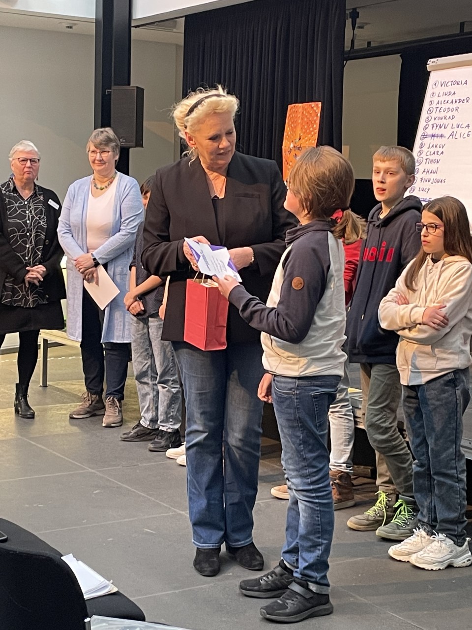 Eins – Zwei – Drei! Das muss ein Vorlese-Hexenmeister sein. - GYMNASIUM ...